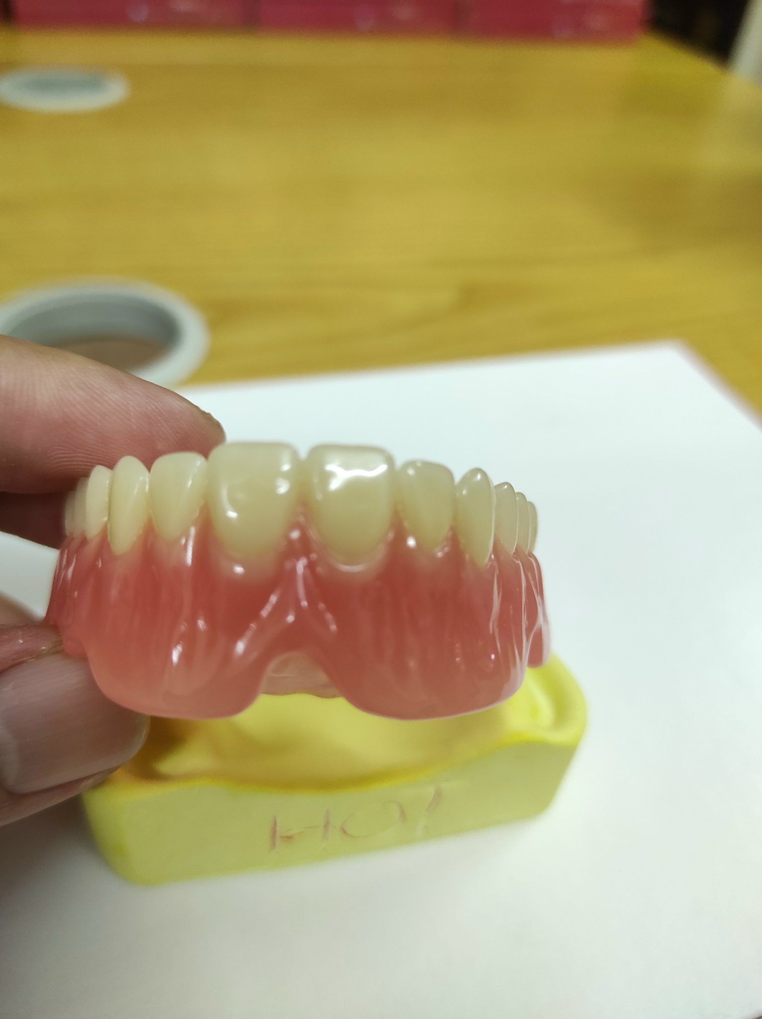 Nhựa tự cứng sản xuất hàm tháo lắp